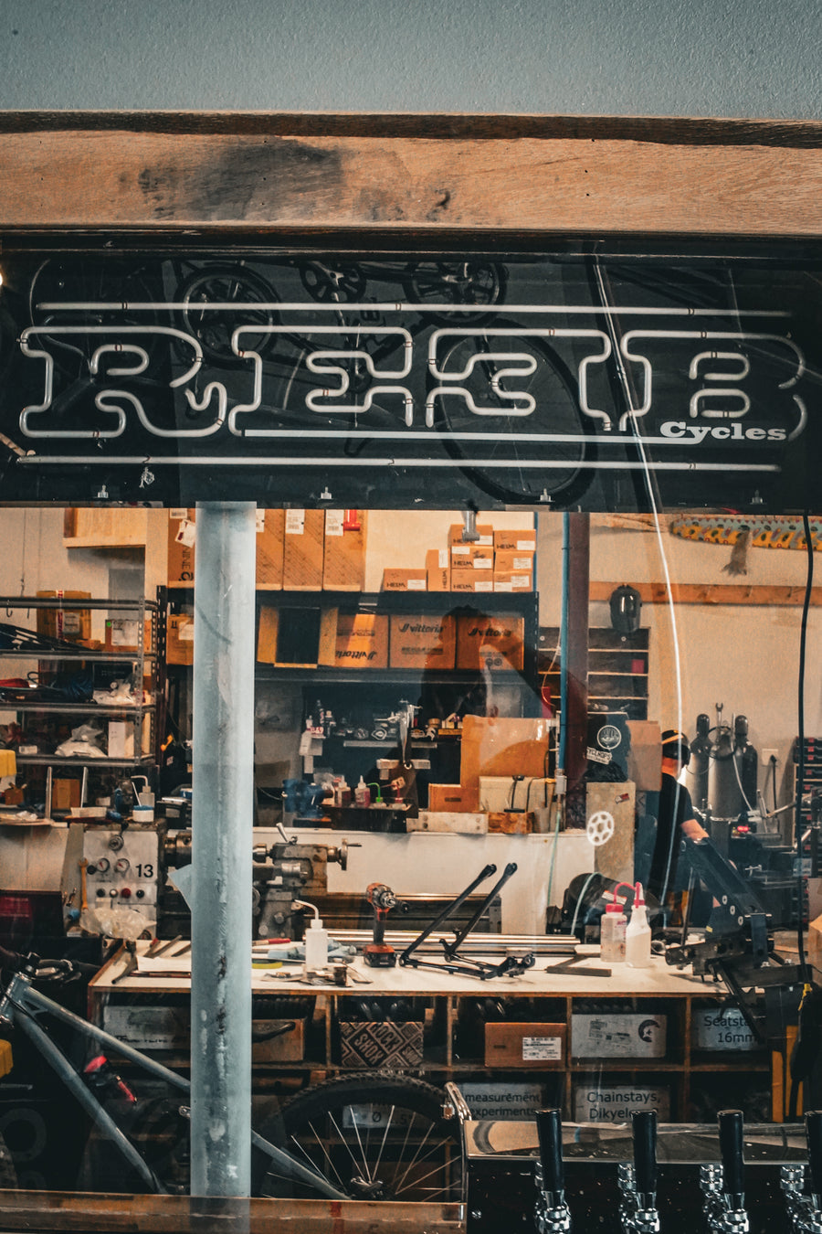 Full Service Bike Shop :: Hooptie Bike Lounge – REEB Cycles